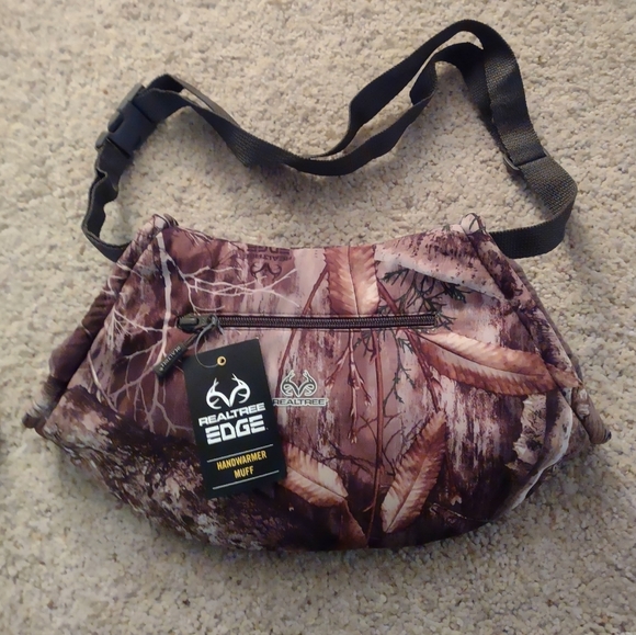 Realtree | Accessories | Realtree Edge Hand Warmer Muff Overhead Strap ...